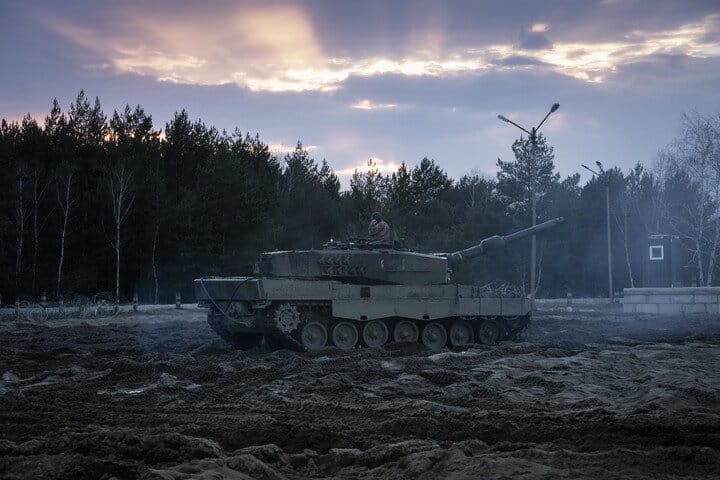 The Russian army burned a Leopard tank during the fighting in the ...